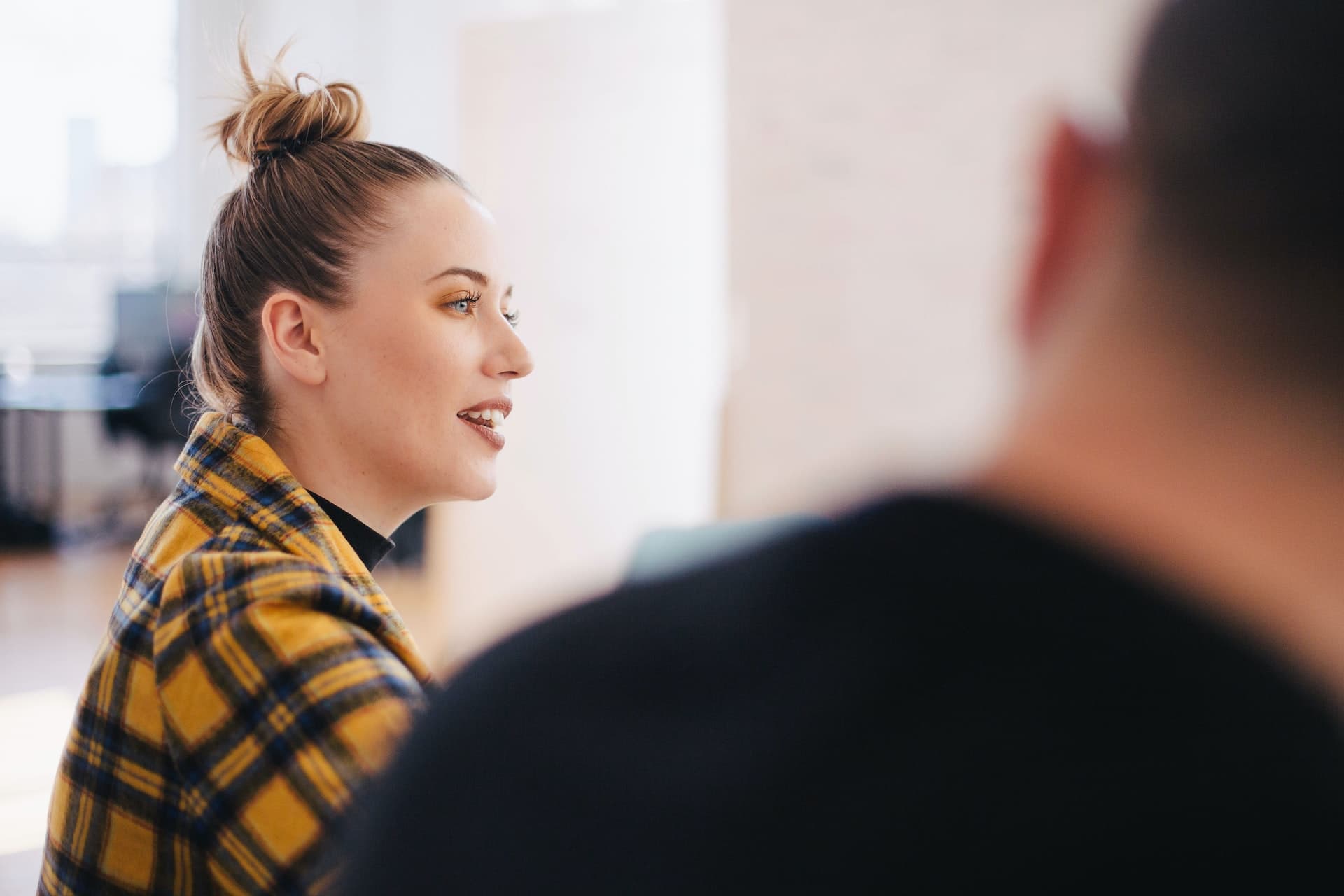 15 Best Daily Standup Questions (With Templates & Pro Tips)